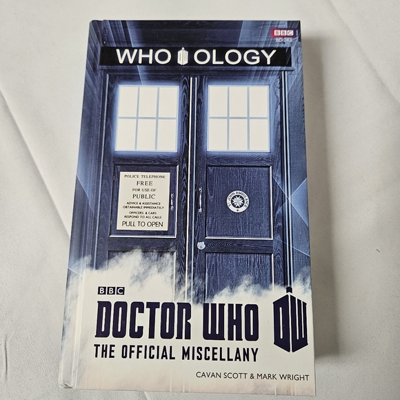 Dr. Who | Accents | Doctor Who The Official Miscellany Blue And White ...